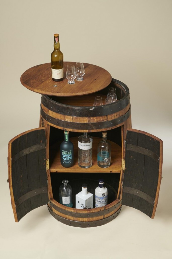 Full barrel bar with doors and swivel top | Daracha Butikk